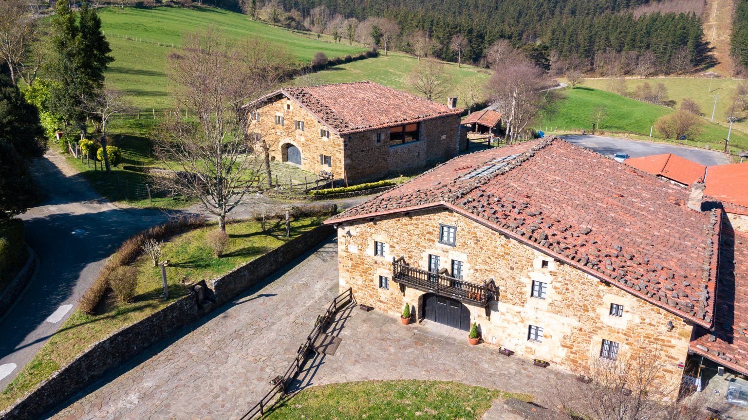 Venta de villas y caseríos en zonas rurales o pequeños pueblos de ...